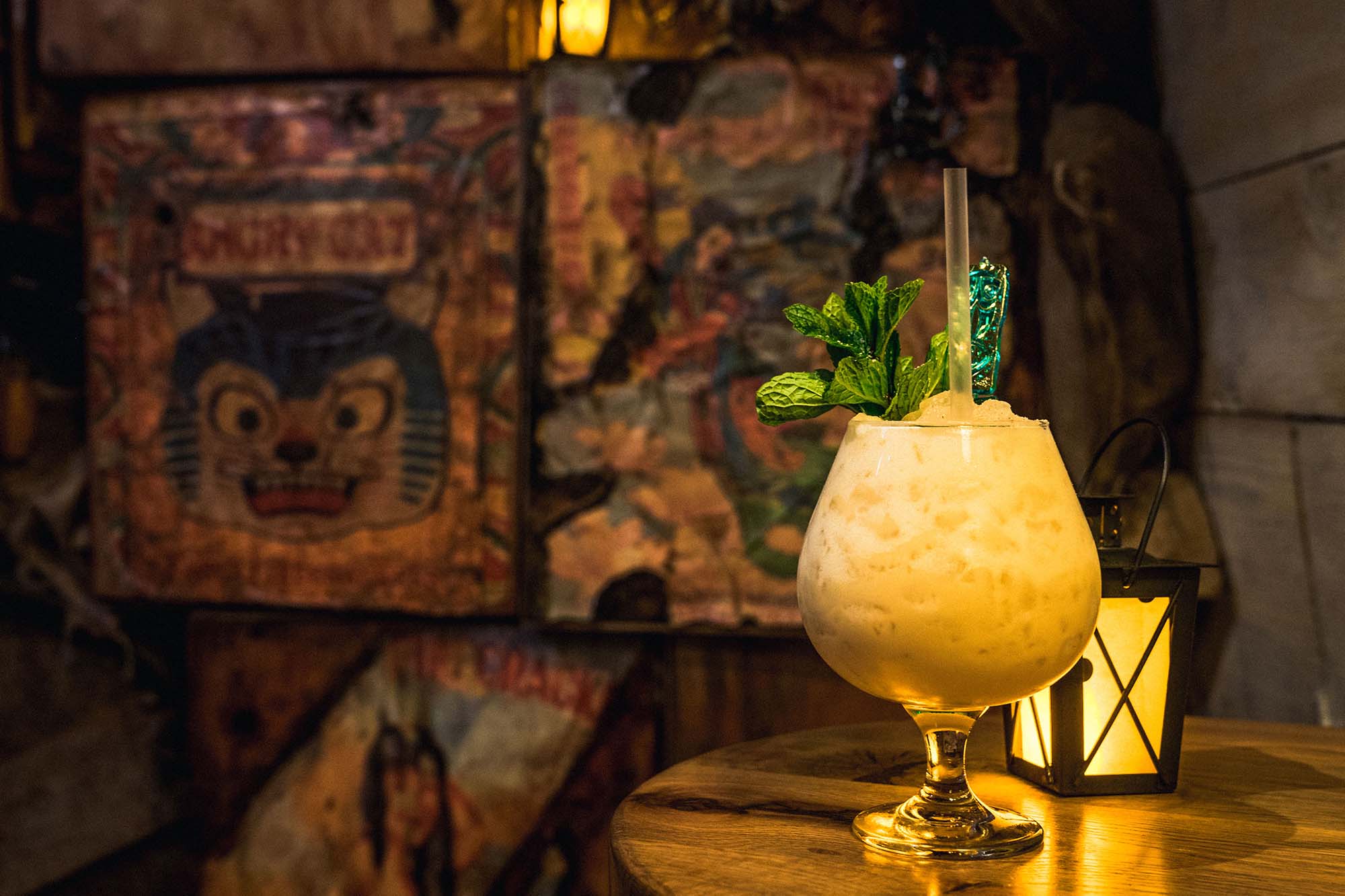 What Is A Tiki Bar? Exploring Its Origins, Décor & Exotic Cocktails ...